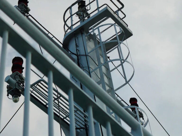 The Inner Workings of Hydraulic Mast Lifting Systems