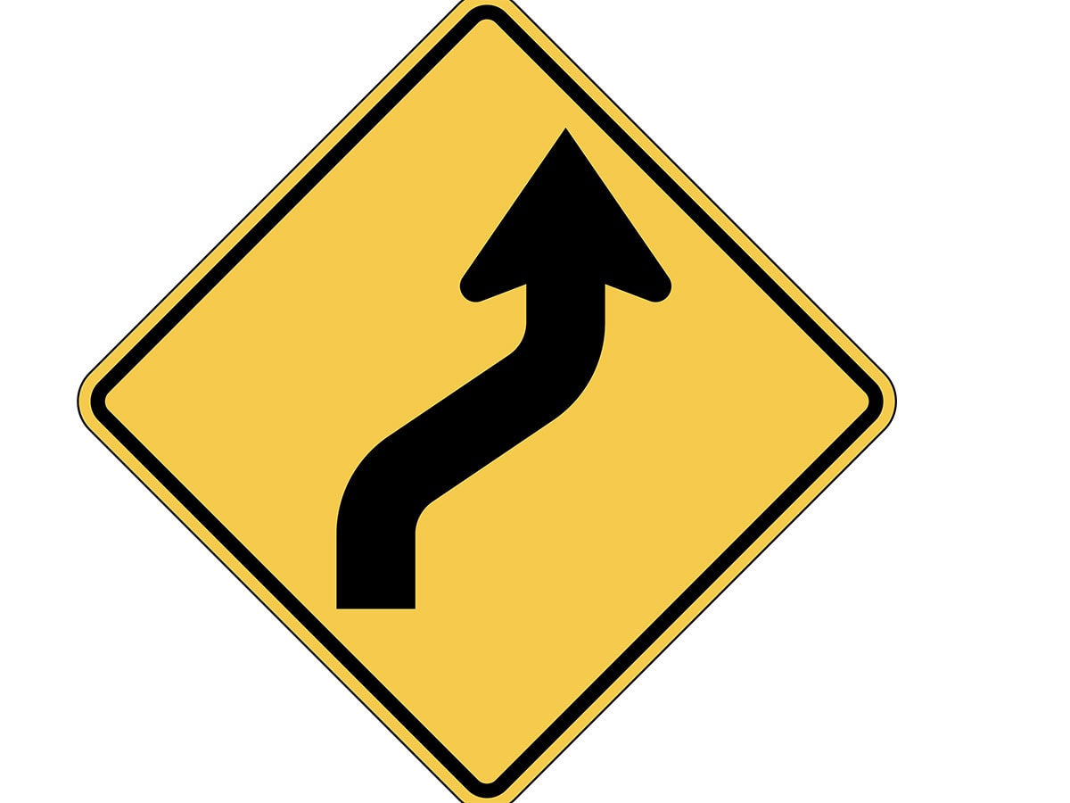 Interpreting White Arrow Board Traffic Signs on Highways