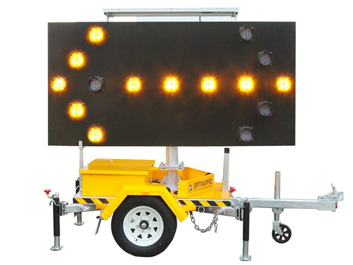 The Advantages of Solar Arrow Boards with Removable Tongues