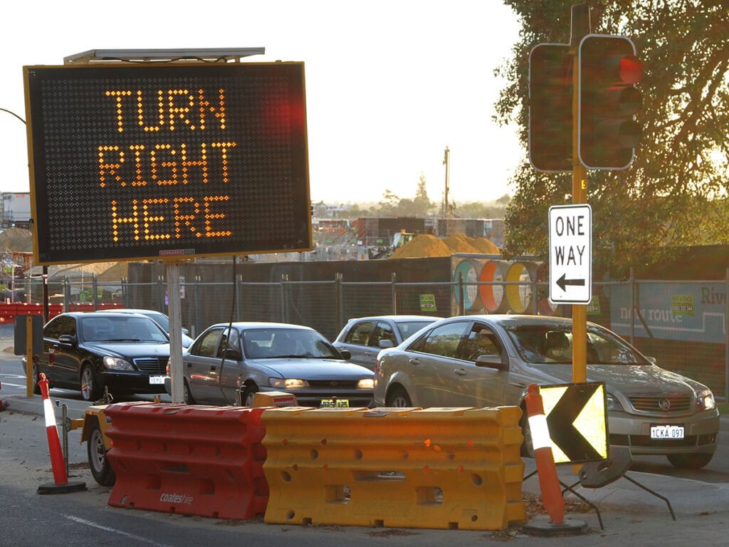 Role of LED Display Viewing Angles in Electronic Road Sign