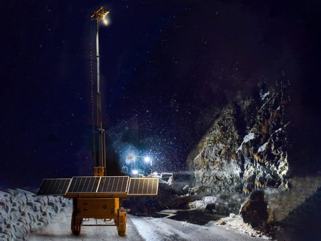 Mobile light tower-Improve coverage & protection with canopy