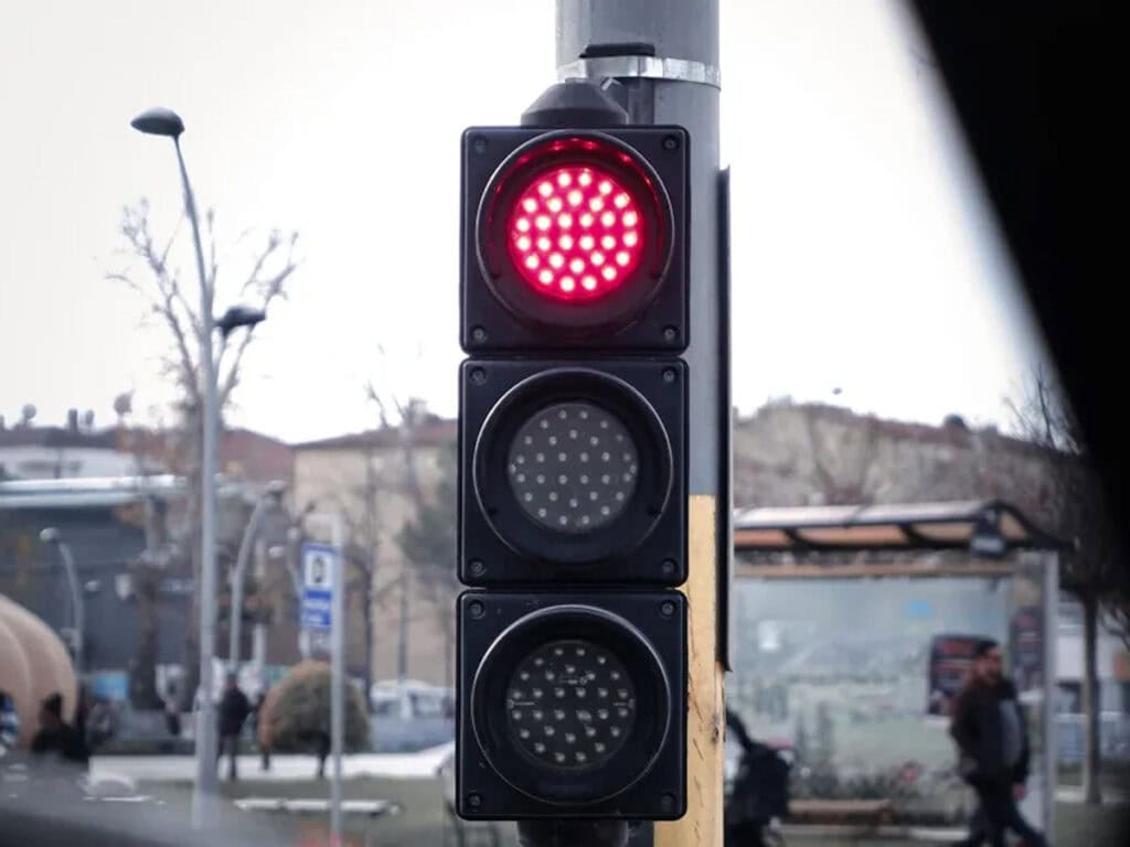 The Vertical Layout of Portable Traffic Signals in the UK