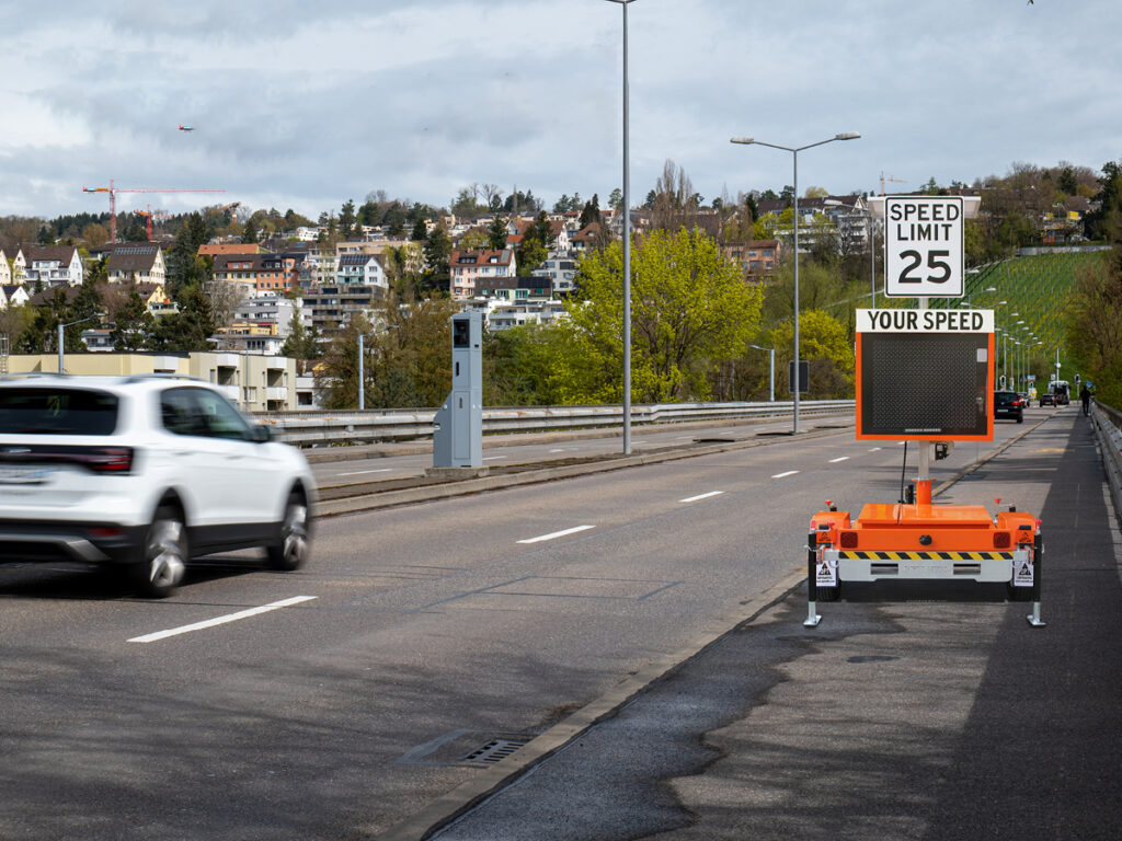 How Electronic Speed Limit Signs Maintain Drivers' Speeds